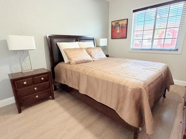 Large 10 x 15 Room for Male w/shared bathroom