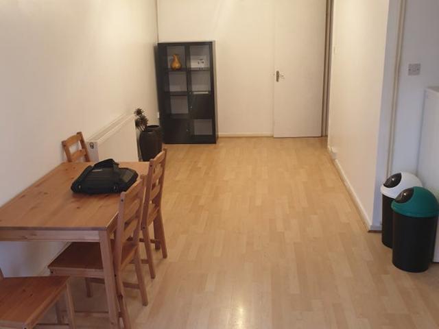 Large 1 Bed Flat, CB4