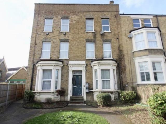 Large 1 Bed Flat in Central Wanstead