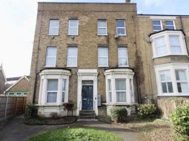 Large 1 Bed Flat in Central Wanstead