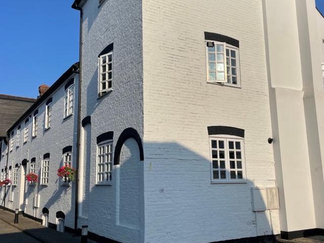 Large 1 bed flat in converted brewery