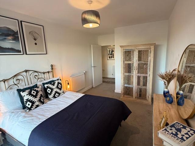 Large 1 bed flat