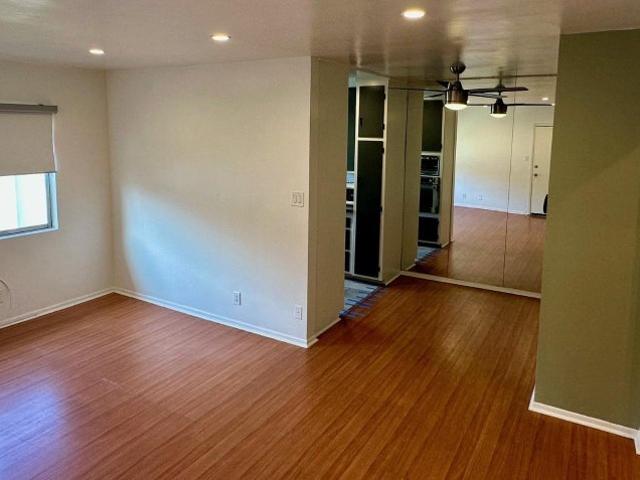 Large 1 bed in a great Tarzana neighborhood