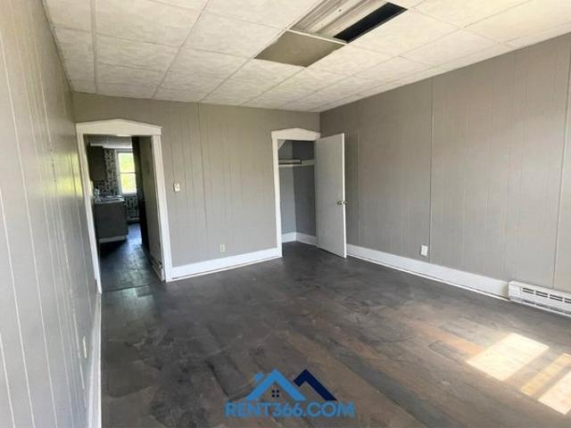 Large 1 Bedroom 1 Bath Apartment in Ashland PA | M