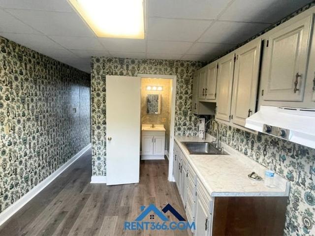 Large 1 Bedroom 1 Bath Apartment in Ashland PA | M