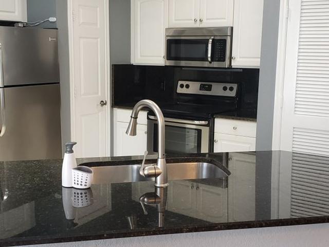 Large 1 Bedroom / 1 Bathroom Condo with Water Fountain View in Downtown Orlando!
