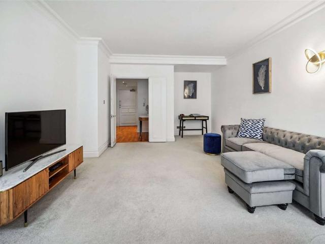 Large 1 bedroom apartment of 676 sq ft on the 3rd floor of a very well maintained building in central Westminster. The development has a 24hr concierge, a gym and a small pool