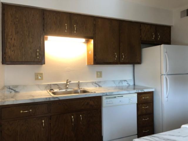 Large 1 BR_ hickory lane apartments