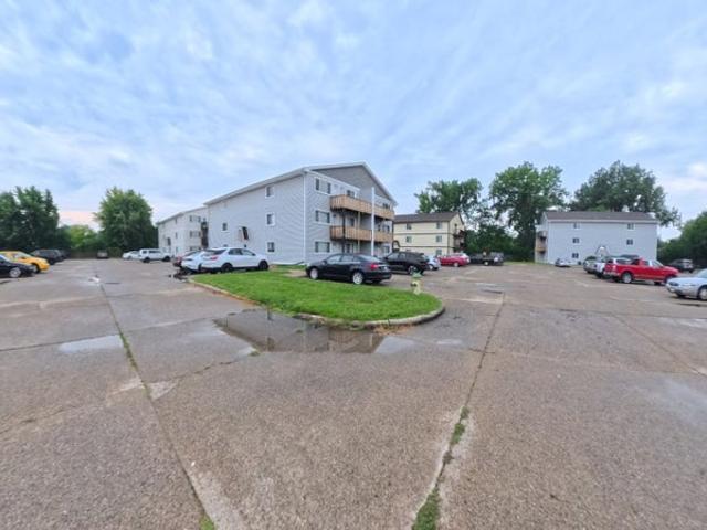 Large 1 BR