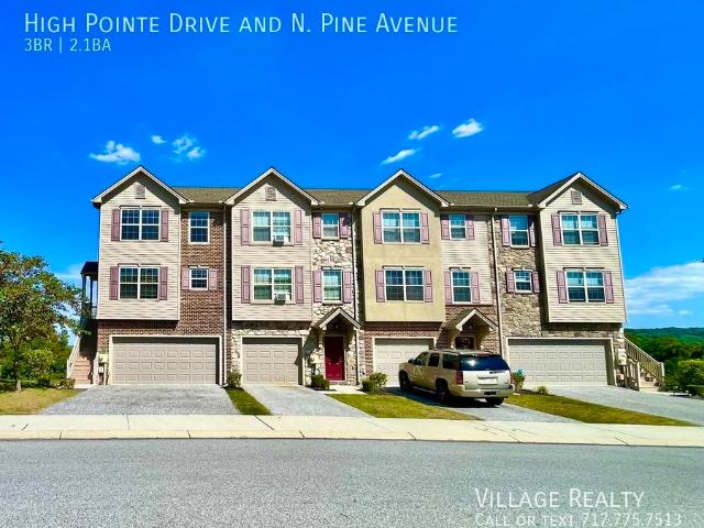 Large 1 car garage + finished bonus room! Spacious 3 bed, 2.5 bath Townhome in Spring Grove!