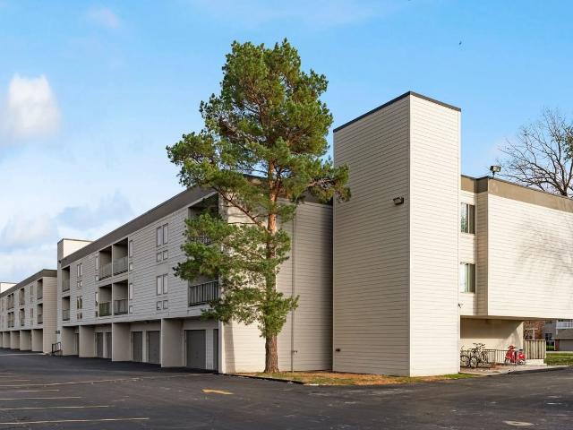 Large 1 & 2 Bedrooms available, PET FRIENDLY! 1 Bedroom Apartment for Rent at 2101 Oakwood Rd, Ames, IA 50014