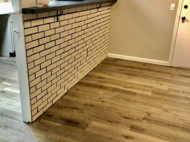 Large 1bd excellent Location Utilities included