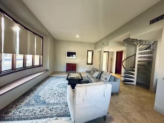 Large 1BR House in Gated Home in Prime Location! 5232 Louise.