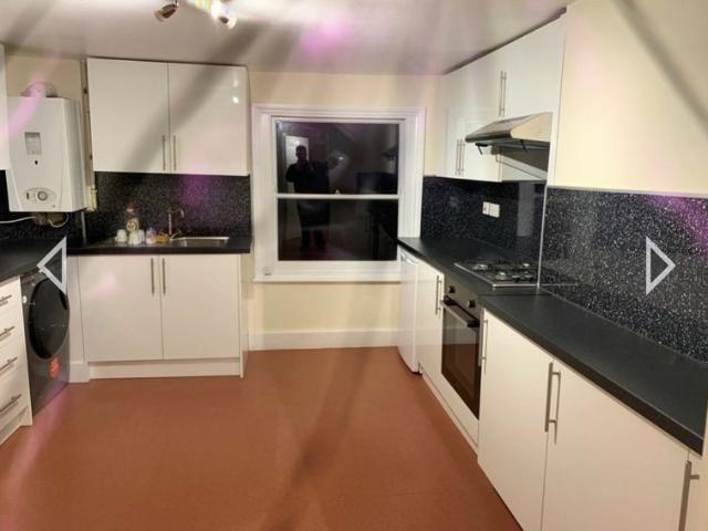 Large 2/3Bed Flat to Let in Newly Refurb Apartment