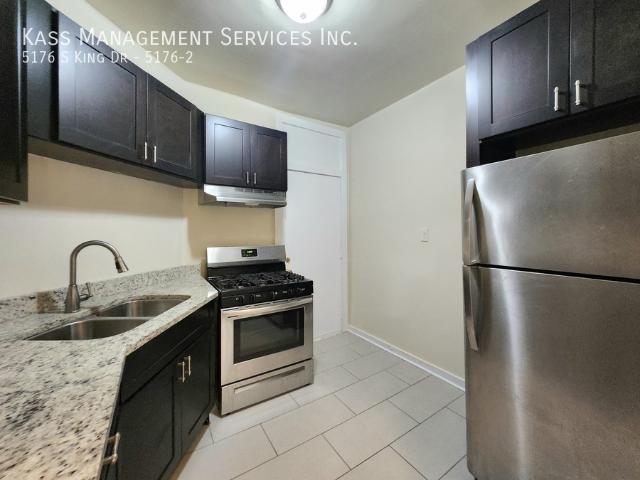 Large 2 Bed w/Heat Updated Kitchen Hdwd Fls Balcony facing the park