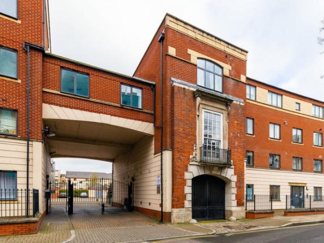 Large 2 bed Apartment
