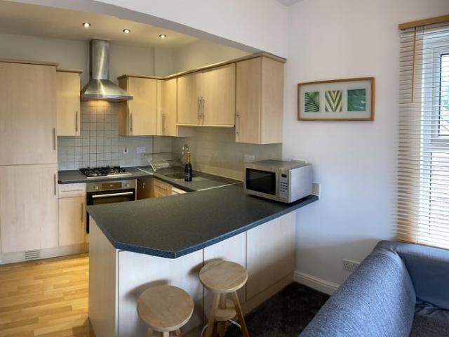 ⭐️ Large 2 Bed Apartment with Home Office