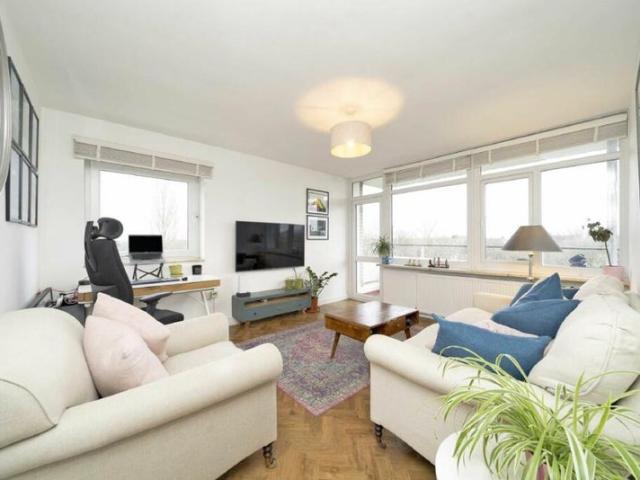 Large 2 Bed Flat entire Wandsworth