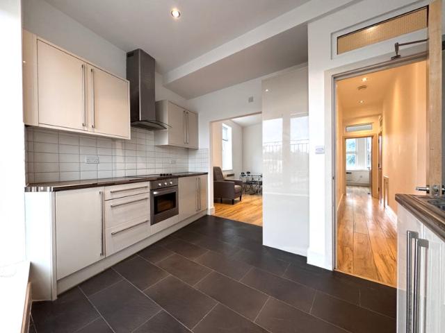 Large 2 Bed Flat, High Road, Willesden, NW10