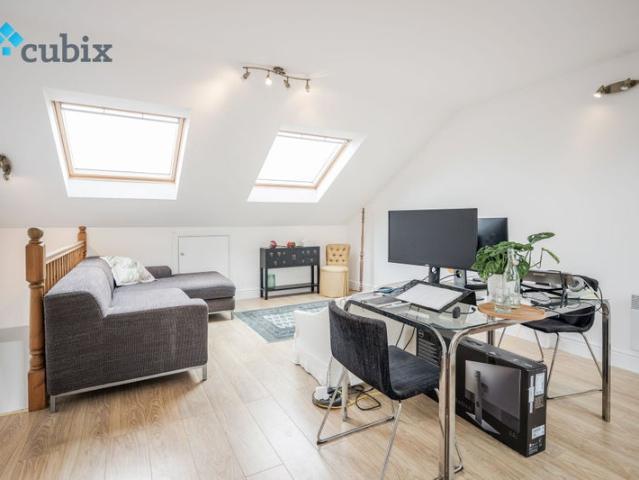 Large 2 bed Maisonette in SE17