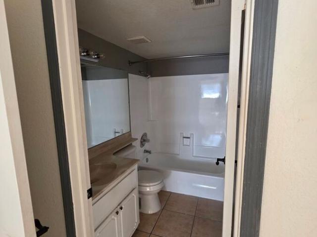 Large 2 bedroom/2 bath apartments $1,199.00 limited units plus a 1 month free rent special!