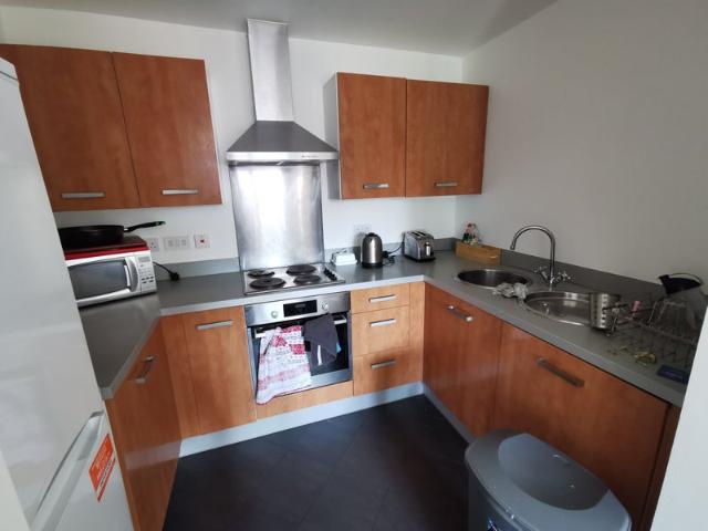 Large 2 bedroom apartment by Mailbox