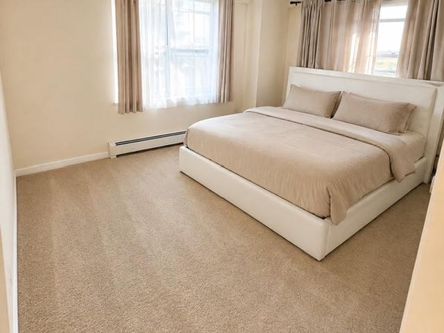 LARGE 3 bed $1300 $1400 rooms for rent