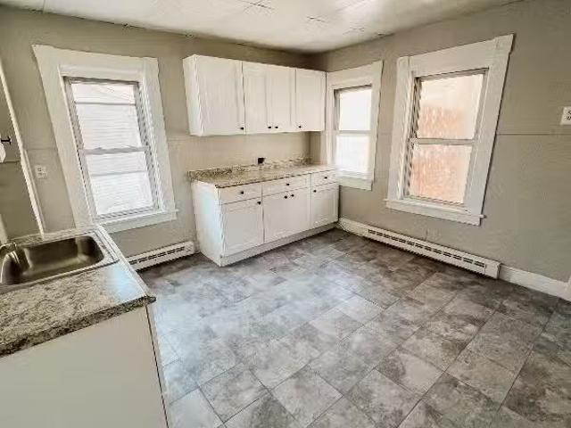 Large 3 bed, 1 Bath in Stafford 38 Converse St #C