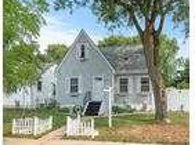 Large 3 bed, 1.5 bathroom single family!