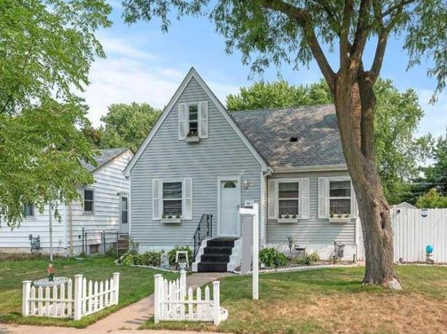 Large 3 bed, 1.5 bathroom single family!