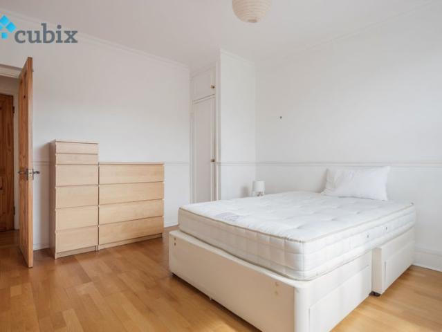 Large 3 bed flat just moments from London Bridge