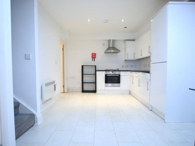 Large 3 bedroom 2 bathroom flat in Holloway Road