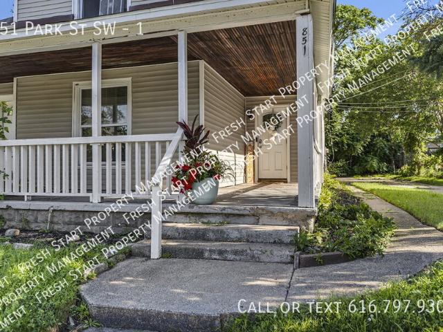 Large 3 bedroom duplex in a prime Grand Rapids location at 851 Park St SW!