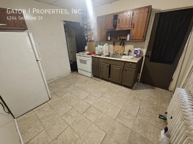 Large 3 Bedroom House FOR RENT!