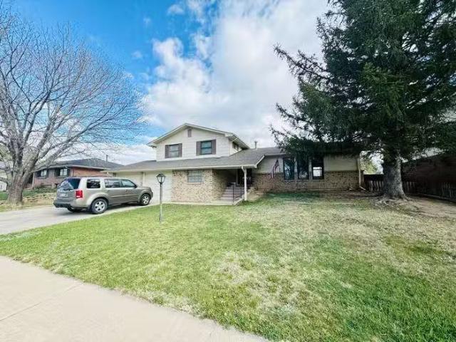 Large 3 bedroom house with finished basement in SW Loveland 2.