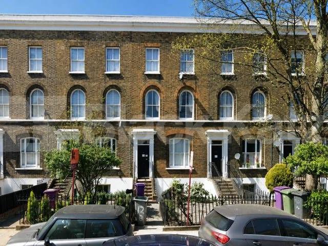 Large Three Bedroom Maisonette with Garden Near Mile End Station