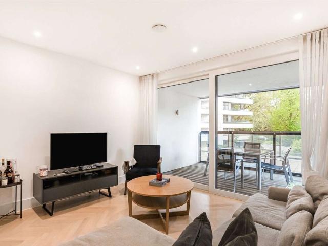 Large two bedroom apartment in a fantastic new development in the heart of Islington
