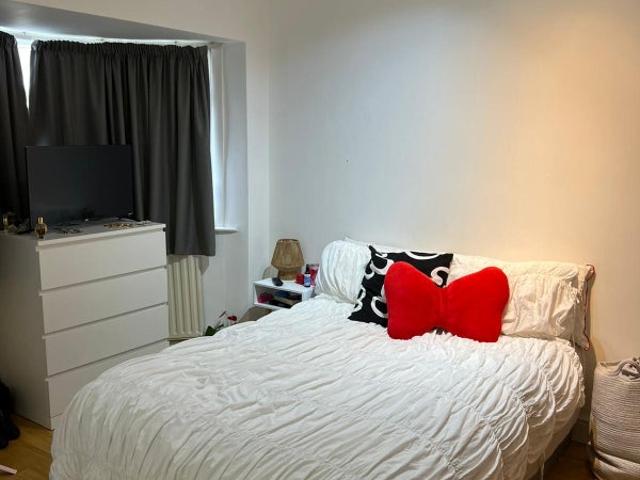 Large Two Bedroom Flat in Willesden Green
