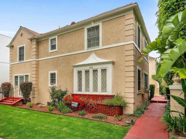Large unit walking distance to the triangle!