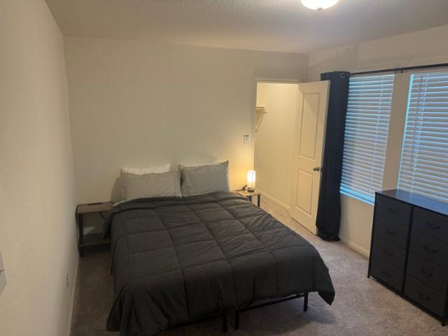 Large Upstairs Room for Rent_HuttoTX