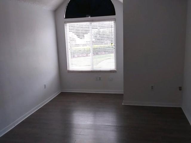 Large vaulted ceiling room in a large house