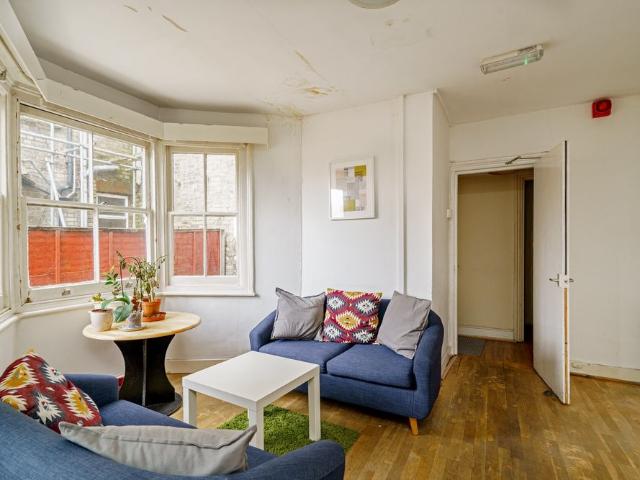Large Victorian House All Bills Included Lounge & Garden! Room 6