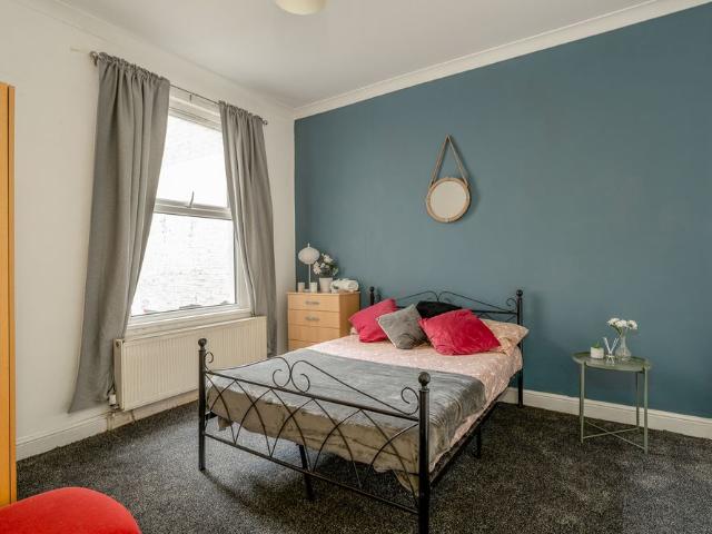 Large Victorian House All Bills Included plus a Cleaner & Gardener!  Room 1