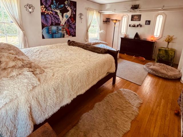 Large Zen hOme 2 Room Available Now