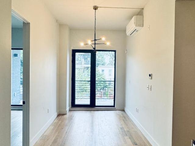 large, airy room, high cielings, huge windows