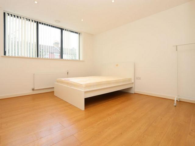 Large and bright double bedroom close to Rectory Road station Has a Room
