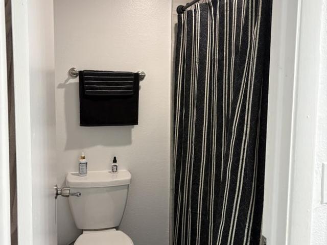 Large apartment with room for rent in HolladayUtah
