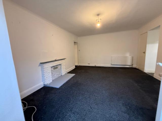 Large Basement Flat, Weston