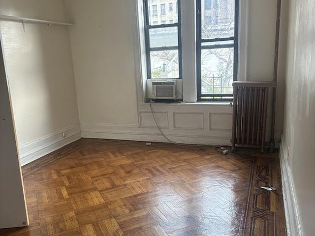 Large bed room in two bedrooom apt Crown Heights