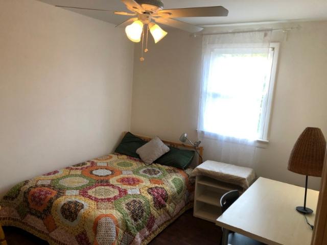 Large BEDR FURN priv bath river VCU ctr RVA